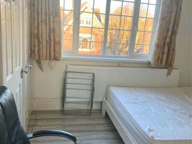 Helena Road, Southsea PO4 Studio to rent £1,000 pcm £231 pw