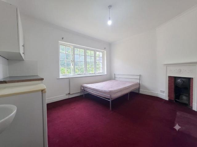 Helenslea Avenue, Golders Green NW11, Room to rent, £800 pcm | PrimeLocation