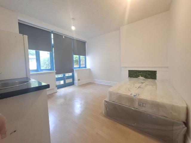Helenslea Avenue, Golders Green NW11, Room to rent, £850 pcm | PrimeLocation