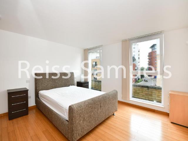 Helion court, Canary Wharf E14 3 bed apartment to rent £2,990 pcm £690 pw