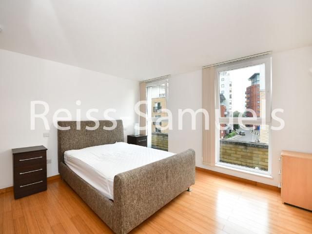 Helion Court, Westferry Road, Canary Wharf, London E14, 3 bed flat to rent, £2,860 pcm | PrimeLocation