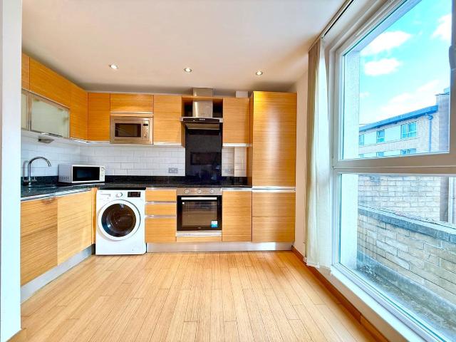 Helion Court, Westferry Road, London E14, 1 bed flat to rent, £1,647 pcm | PrimeLocation