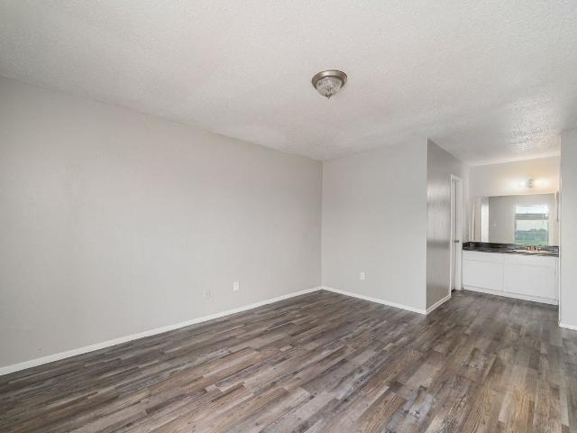 Helios 1 Bedroom Apartment for Rent at 13750 Esperanza Rd, Dallas, TX 75240
