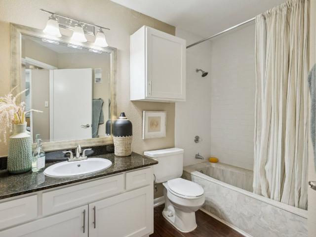 Helix at Med Center 2 Bedroom Apartment for Rent at 7200 Almeda Rd, Houston, TX 77054 Astrodome