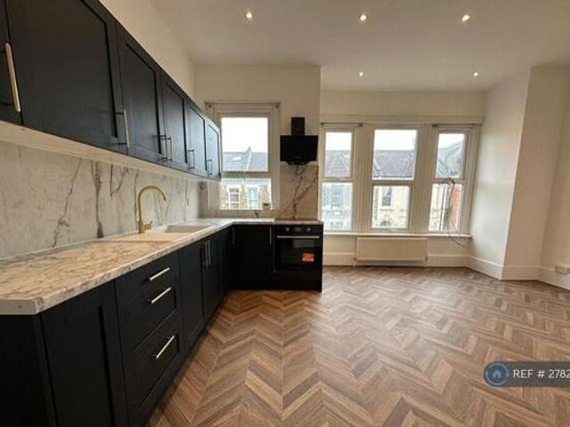 Helix Road, London, 3 Bedroom Flat