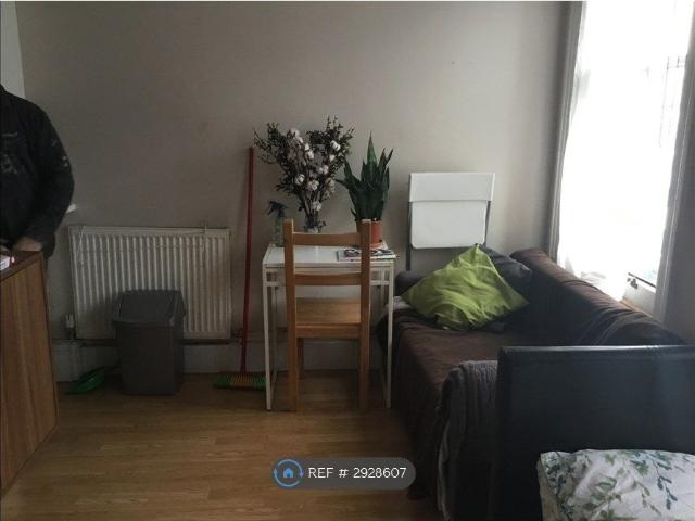 Helix Road, London SW2, Studio to rent, £1,050 pcm | PrimeLocation