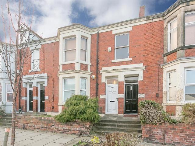 Helmsley Road, Sandyford, Newcastle. 2 bed flat to rent £1,213 pcm £280 pw