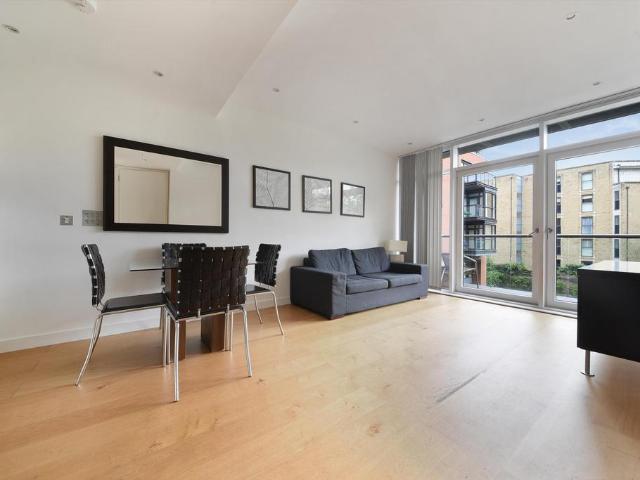 Hepworth Court, Grosvenor Waterside. 2 bed flat to rent £3,850 pcm £888 pw