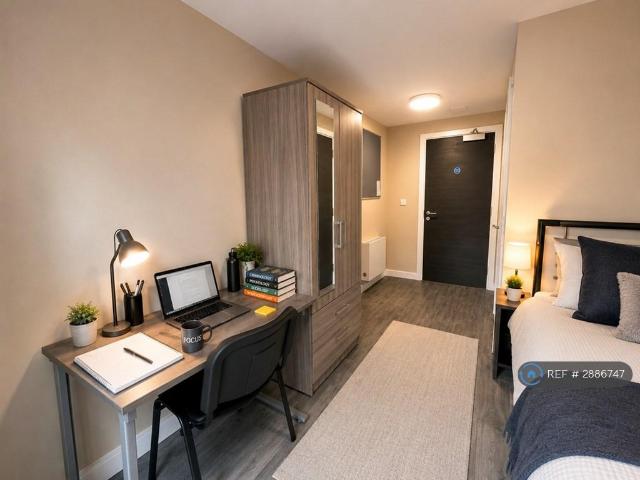 Hepburn Court C, Bristol, BS2 6 bed flat to rent £4,200 pcm £969 pw