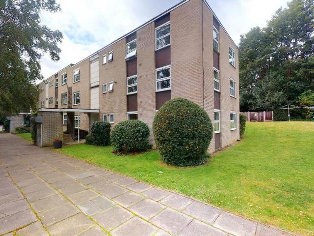 Hepple Close, Isleworth TW7 3 bed flat to rent £2,300 pcm £531 pw