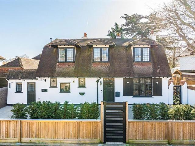 Hertford Avenue, London SW14 4 bed house to rent £5,500 pcm £1,269 pw