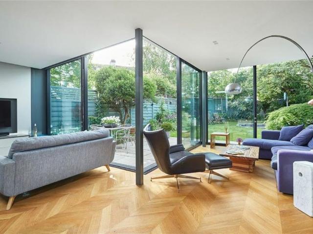 Hertford Avenue, SW14, London