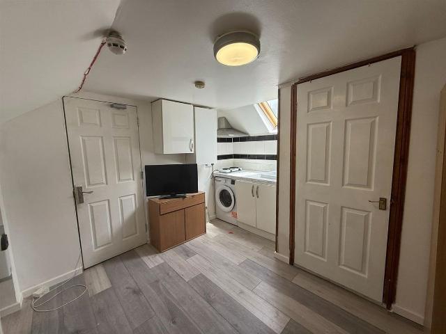 Hertford Road, Enfield EN3, Studio to rent, £750 pcm | PrimeLocation