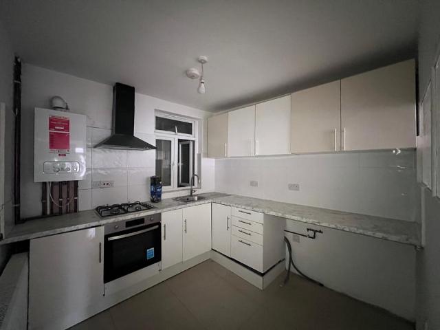 Hertford Road, Enfield EN3 2 bed flat to rent £1,800 pcm £415 pw