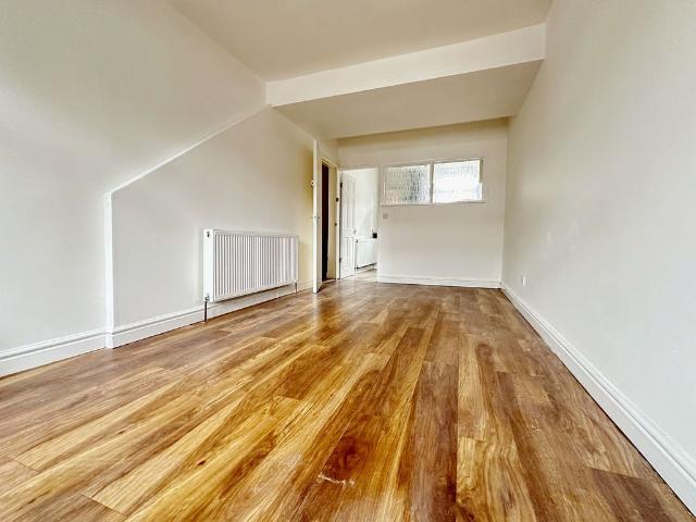 Hertford Road, Enfield EN3, 2 bed flat to rent, £2,100 pcm | PrimeLocation