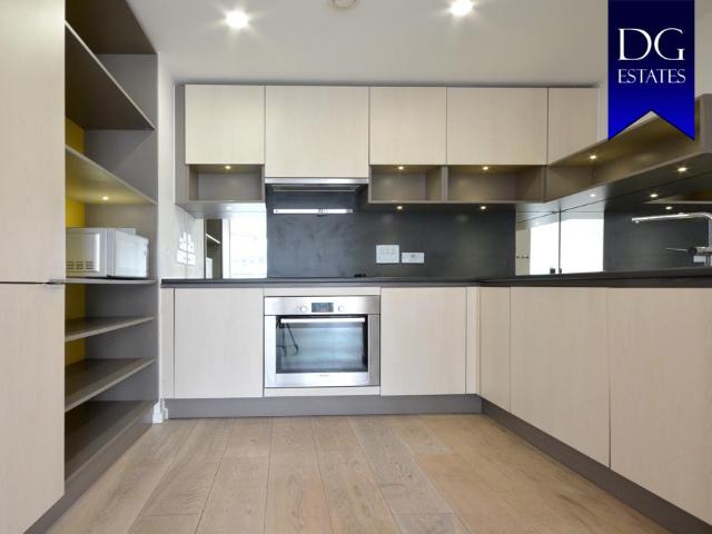 Hertford Road, London N1 2 bed apartment to rent £2,882 pcm £665 pw
