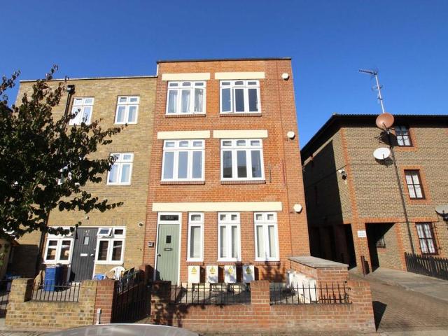 Hertford Road, London N1 2 bed flat to rent £2,600 pcm £600 pw