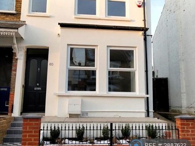 Hertford Road, London, N2 4 bed semi detached house to rent £4,500 pcm £1,038 pw