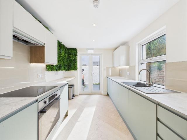 Hertford Road, Worthing BN11, Room to rent, £750 pcm | PrimeLocation