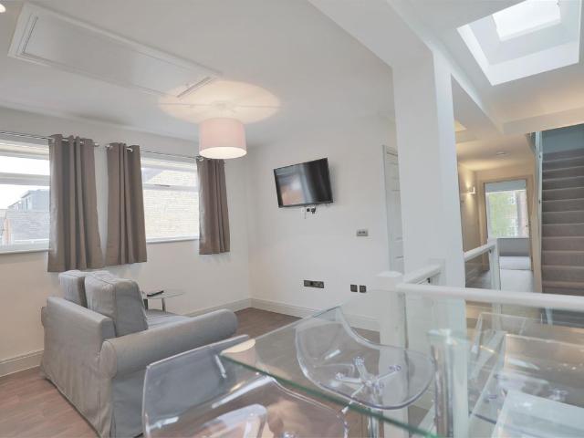 Hertford Street, Oxford OX4, 2 bed flat to rent, £1,950 pcm | PrimeLocation