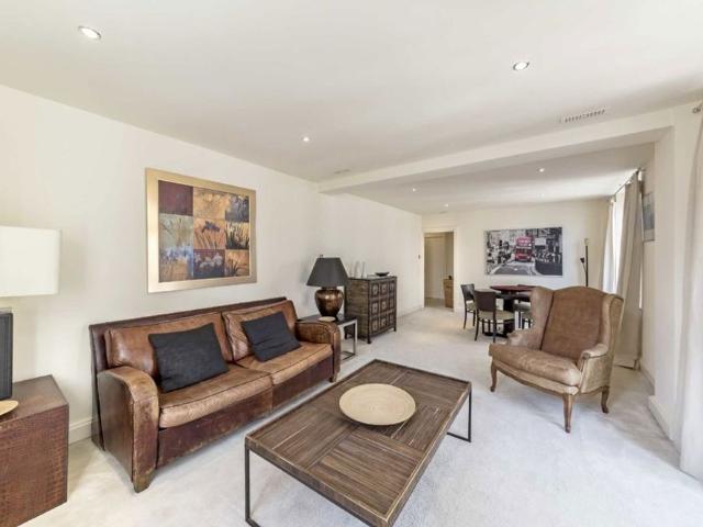 Hertford Street, W1J, London