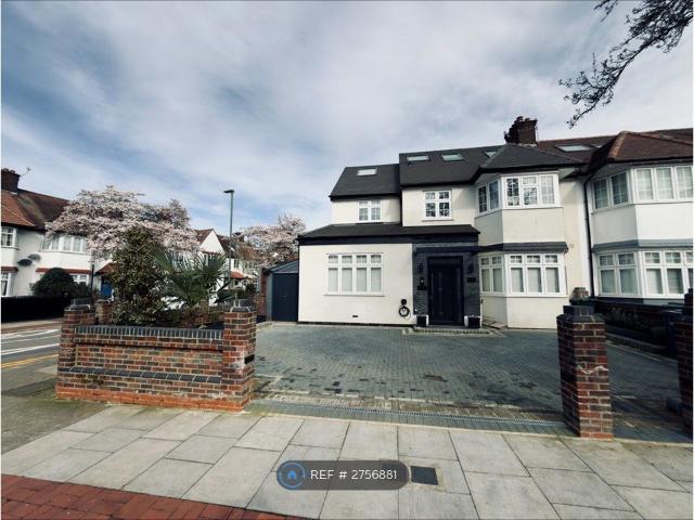 Hervey Close, London N3, 3 bed flat to rent, £2,885 pcm | PrimeLocation