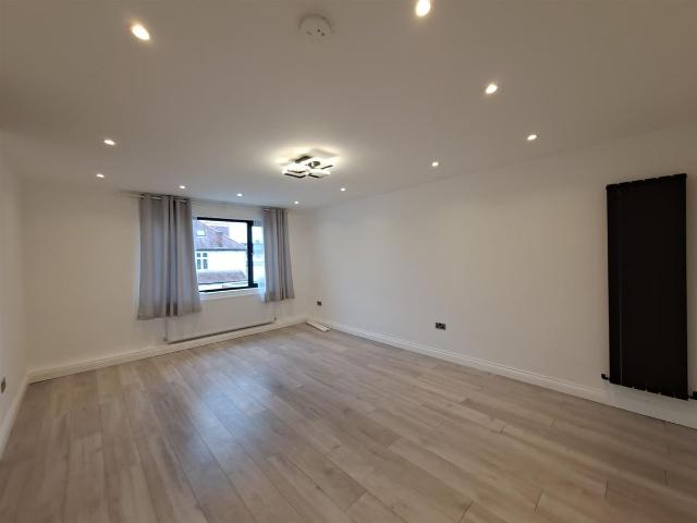 Hervey Close, London N3, 3 bed flat to rent, £2,900 pcm | PrimeLocation
