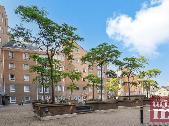 Hera Court, Canary Wharf, E14 1 bed flat to rent £1,750 pcm £404 pw