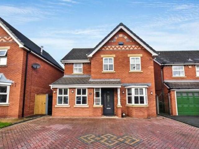 Heralds Green, Kingswood, 4 Bedroom Detached