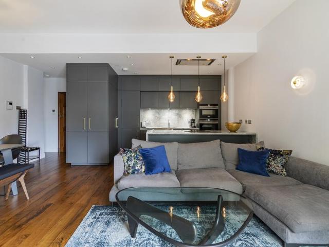 Herbal Hill London EC1R 2 bed apartment to rent £5,500 pcm £1,269 pw
