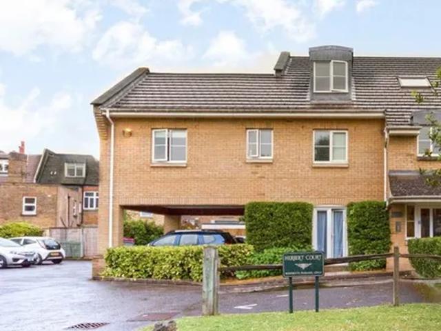 Herbert Court, London, KT5 8QH, United Kingdom | 2 bed house for rent #167388021 | Rentberry