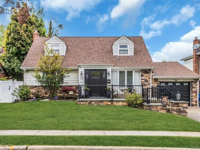 Herbert Dr, New Hyde Park, Home For Sale