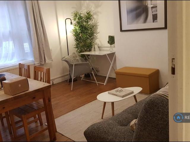 Herbert House, London, E1 3 bed flat to rent £3,300 pcm £762 pw
