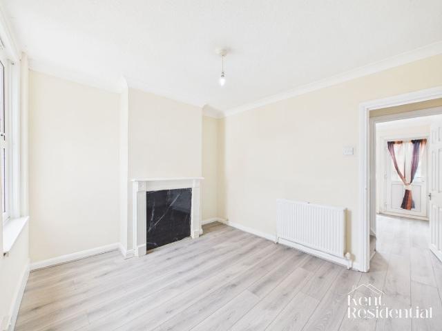 Herbert Road, Chatham ME4, 2 bed terraced house to rent, £1,250 pcm | PrimeLocation