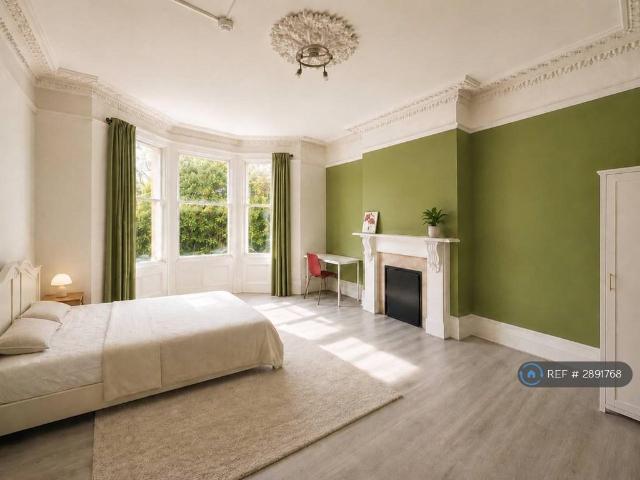 Herbert Road, London, SE18 2 bed flat to rent £1,995 pcm £460 pw
