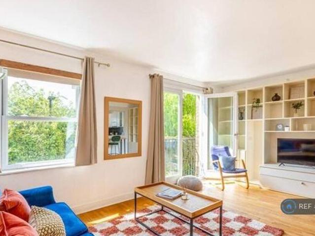 Hercules Place, London, 2 Bedroom Flat