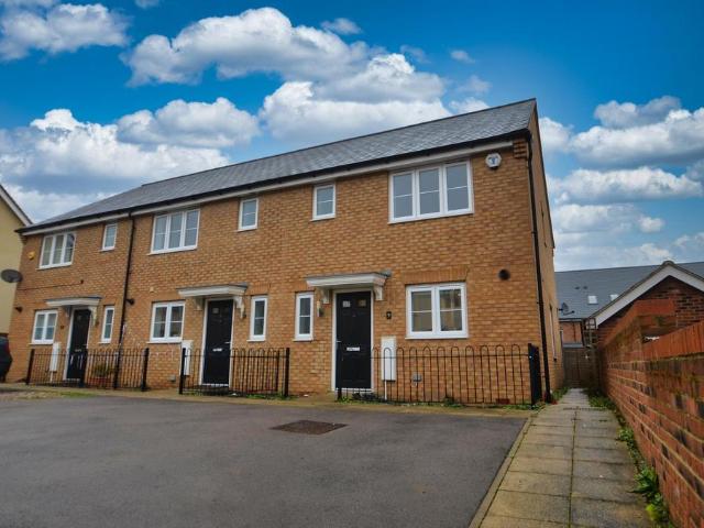 Hereford Way, Milton Keynes MK8 3 bed semi detached house to rent £1,695 pcm £391 pw