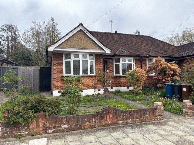 Hereford Gardens, Pinner HA5, 2 bed bungalow to rent, £2,000 pcm | PrimeLocation