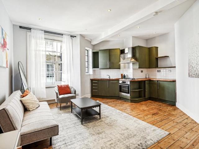 Hereford House, Fulham Road, Chelsea. 1 bed flat to rent £2,400 pcm £554 pw