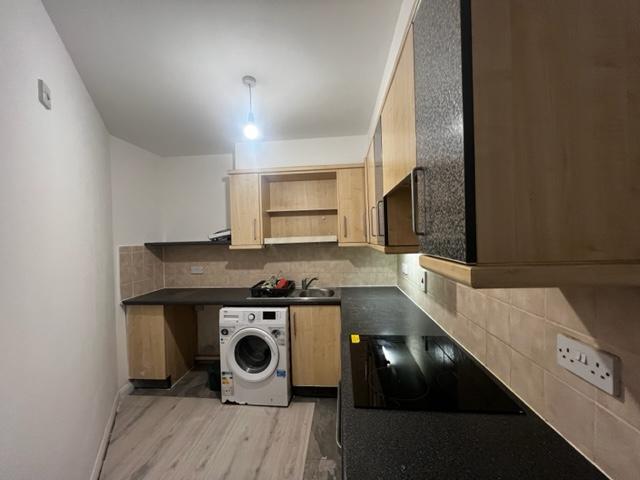 Hereford Road, London W3 2 bed flat to rent £1,900 pcm £438 pw