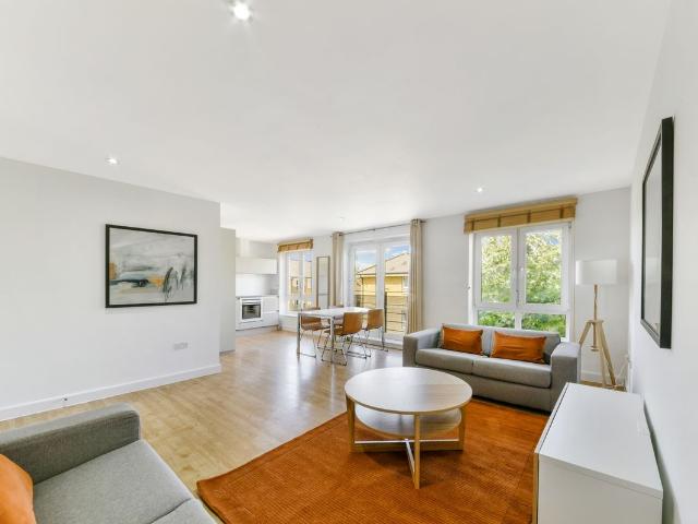 Hereford Road, London E3, 2 bed flat to rent, £2,600 pcm | PrimeLocation