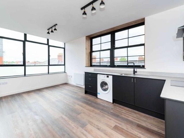 Herefordshire, County Of, UK HR4, 1 bed flat to rent, £790 pcm | PrimeLocation