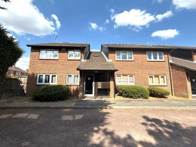 Hereward Green, Loughton, IG10 1 bed apartment to rent £1,195 pcm £276 pw