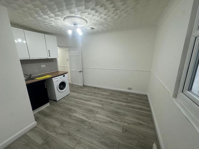 Herford Road, Enfield EN3, 1 bed flat to rent, £1,000 pcm | PrimeLocation