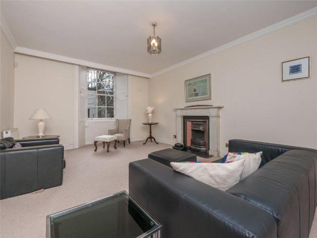 Heriot Row, Edinburgh, EH3 3 bed flat to rent £2,100 pcm £485 pw