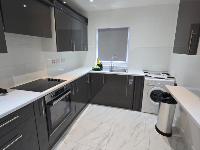 Heriot Road, London NW4, 4 bed flat to rent, £3,300 pcm | PrimeLocation