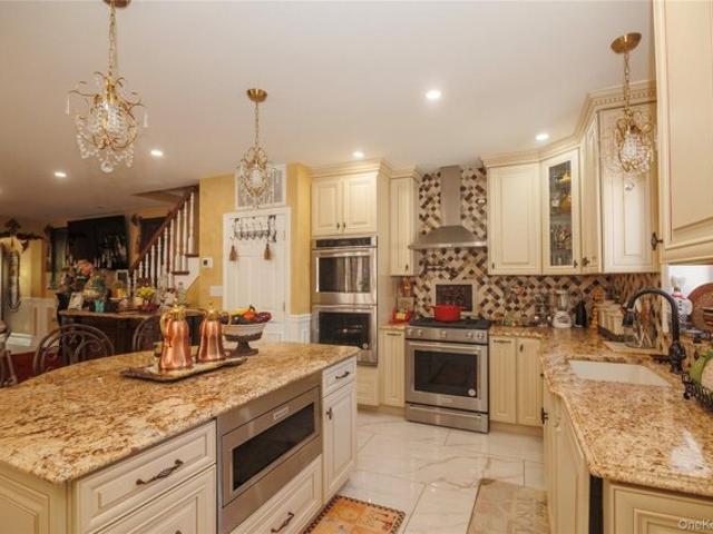 Hering Ave, Bronx, Home For Sale