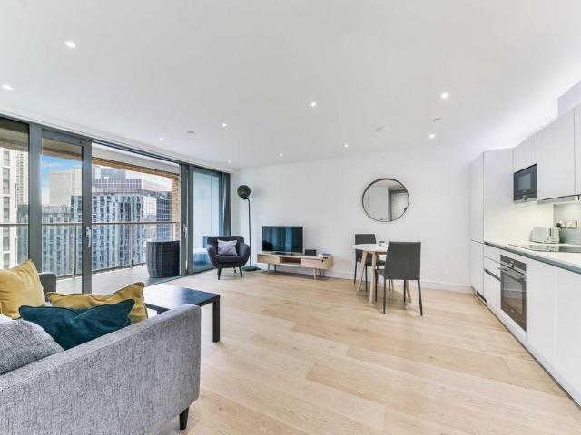 Heritage Tower, Canary Wharf 1 bed apartment to rent £2,700 pcm £623 pw