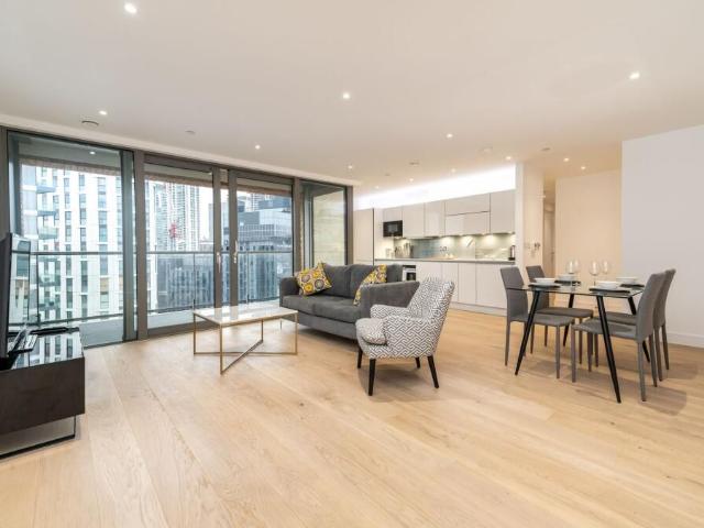 Heritage Tower, Canary Wharf E14, 3 bed flat to rent, £3,500 pcm | PrimeLocation