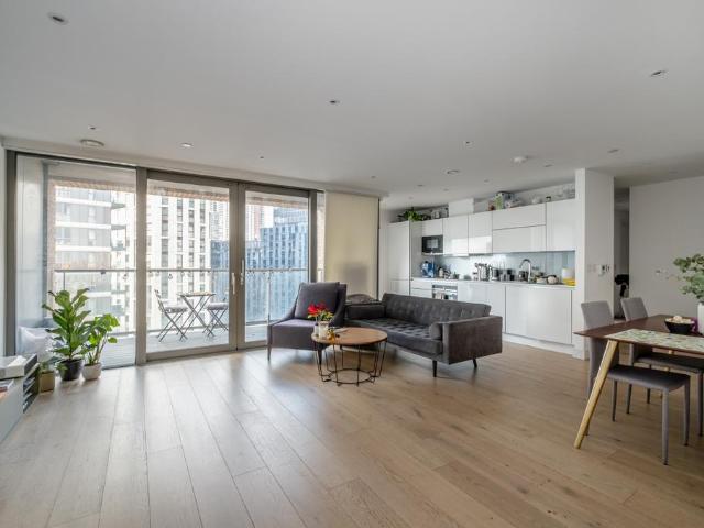 Heritage Tower, E14 3 bed apartment to rent £3,750 pcm £865 pw